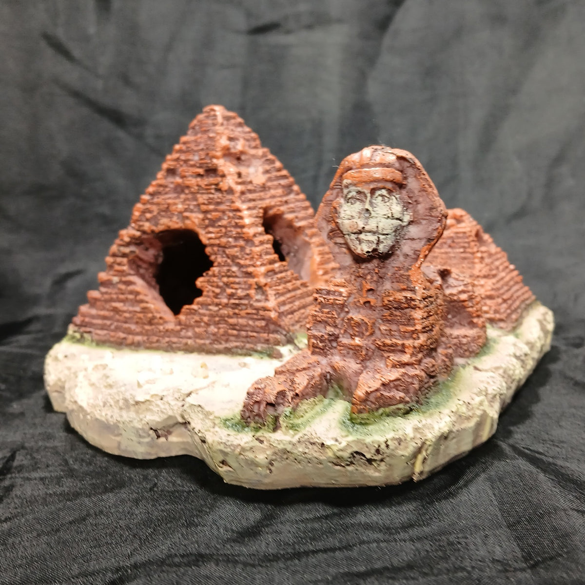 Lion-faced Pyramid decoration – Sydney Aquascapes